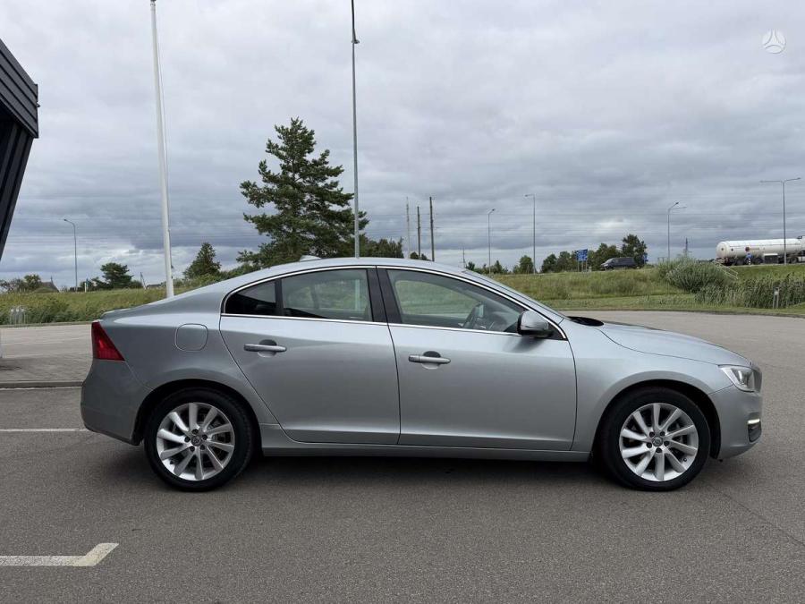 Pelēks Volvo S60 2016 Šauļi, ar dzinēja tilpumu 1.98 L un nobraukumu 243 tūkst. km par 6999 €, foto 8 vietnē AUTOMOTO.COM.LV