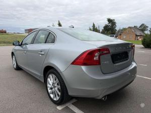 Pelēks Volvo S60 2016 Šauļi, ar dzinēja tilpumu 1.98 L un nobraukumu 243 tūkst. km par 6999 €, foto 9 vietnē AUTOMOTO.COM.LV