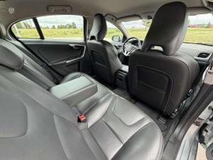 Pelēks Volvo S60 2016 Šauļi, ar dzinēja tilpumu 1.98 L un nobraukumu 243 tūkst. km par 6999 €, foto 16 vietnē AUTOMOTO.COM.LV