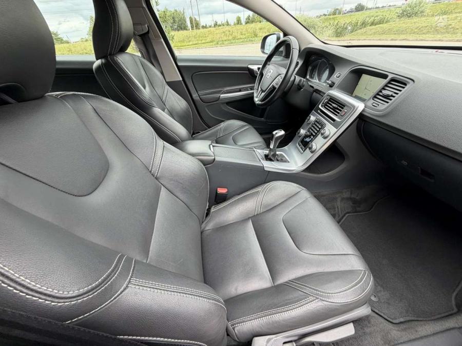 Pelēks Volvo S60 2016 Šauļi, ar dzinēja tilpumu 1.98 L un nobraukumu 243 tūkst. km par 6999 €, foto 19 vietnē AUTOMOTO.COM.LV