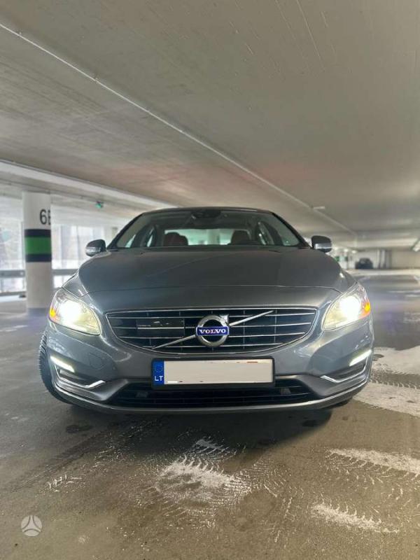 Pelēks Volvo S60 2017 Viļņa, ar dzinēja tilpumu 1.97 L un nobraukumu 171 tūkst. km par 12700 €, foto 2 vietnē AUTOMOTO.COM.LV