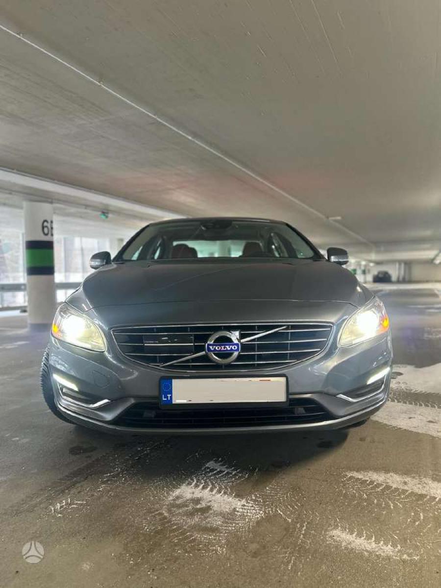 Grey Volvo S60 2017 in Vilnius, with an engine capacity of 1.97 L and mileage of 171 thousand km for 12700 €, photo 2 on AUTOMOTO.COM.LV