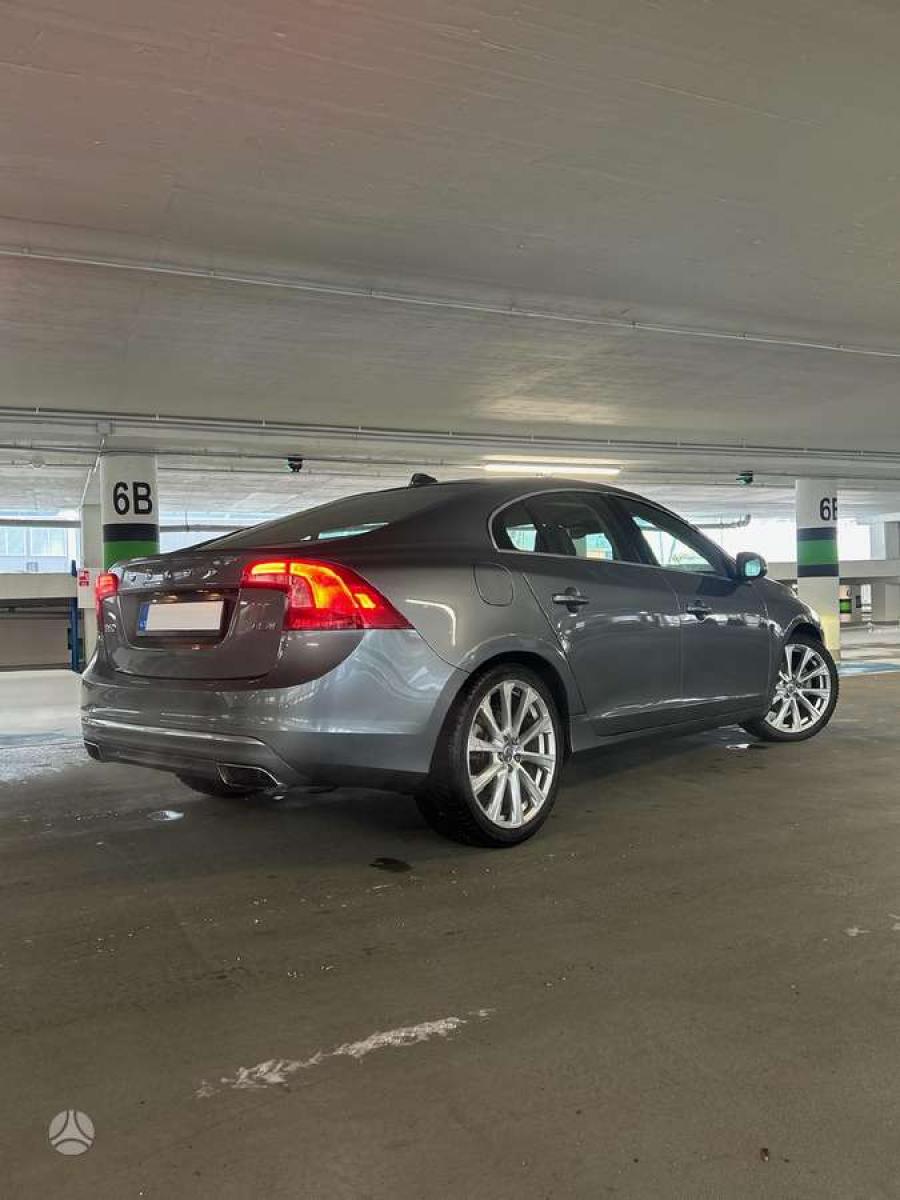 Grey Volvo S60 2017 in Vilnius, with an engine capacity of 1.97 L and mileage of 171 thousand km for 12700 €, photo 5 on AUTOMOTO.COM.LV