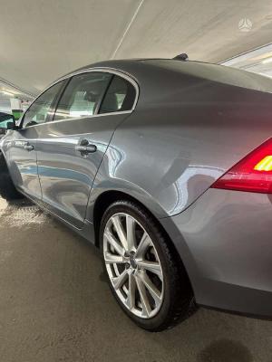 Grey Volvo S60 2017 in Vilnius, with an engine capacity of 1.97 L and mileage of 171 thousand km for 12700 €, photo 6 on AUTOMOTO.COM.LV