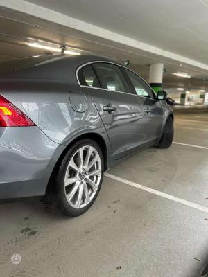 Grey Volvo S60 2017 in Vilnius, with an engine capacity of 1.97 L and mileage of 171 thousand km for 12700 €, photo 7 on AUTOMOTO.COM.LV