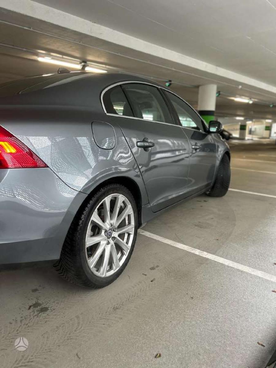 Grey Volvo S60 2017 in Vilnius, with an engine capacity of 1.97 L and mileage of 171 thousand km for 12700 €, photo 7 on AUTOMOTO.COM.LV