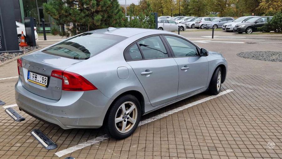 Pelēks Volvo S60 2017 Viļņa, ar dzinēja tilpumu 1.97 L un nobraukumu 180 tūkst. km par 7300 €, foto 3 vietnē AUTOMOTO.COM.LV