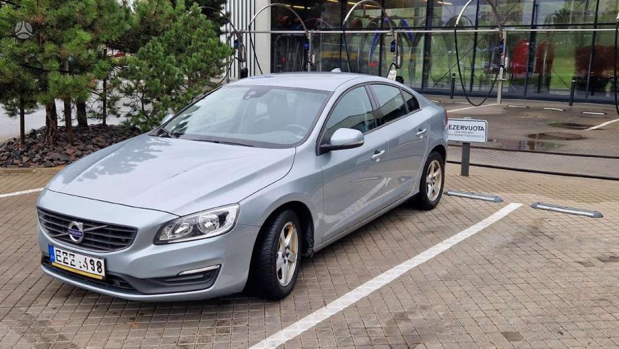 Pelēks Volvo S60 2017 Viļņa, ar dzinēja tilpumu 1.97 L un nobraukumu 180 tūkst. km par 7300 €, foto 4 vietnē AUTOMOTO.COM.LV