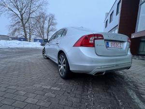 Grey Volvo S60 2017 in Klaipeda, with an engine capacity of 2.00 L and mileage of 118 thousand km for 11800 €, photo 3 on AUTOMOTO.COM.LV