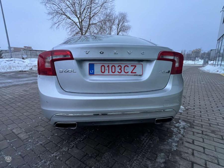 Grey Volvo S60 2017 in Klaipeda, with an engine capacity of 2.00 L and mileage of 118 thousand km for 11800 €, photo 4 on AUTOMOTO.COM.LV