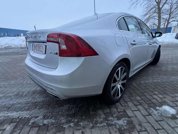 Pelēks Volvo S60 2017 Klaipėda, ar dzinēja tilpumu 2.00 L un nobraukumu 118 tūkst. km par 11800 €, foto 5 vietnē AUTOMOTO.COM.LV