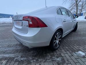 Grey Volvo S60 2017 in Klaipeda, with an engine capacity of 2.00 L and mileage of 118 thousand km for 11800 €, photo 5 on AUTOMOTO.COM.LV