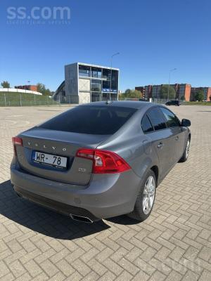 Pelēks Volvo S60 2017 Valmiera, ar dzinēja tilpumu 2.00 L un nobraukumu 155 tūkst. km par 11500 €, foto 5 vietnē AUTOMOTO.COM.LV
