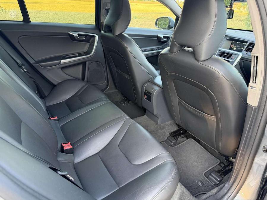 Grey Volvo S60 2017 in Kaunas, with an engine capacity of 1.97 L and mileage of 173 thousand km for 8300 €, photo 9 on AUTOMOTO.COM.LV