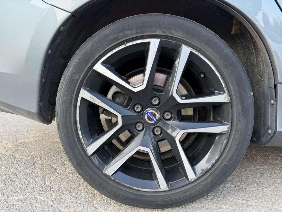 Grey Volvo S60 2017 in Kaunas, with an engine capacity of 1.97 L and mileage of 173 thousand km for 8300 €, photo 11 on AUTOMOTO.COM.LV