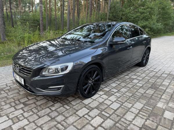 Pelēks Volvo S60 2017 Rīga, ar dzinēja tilpumu 2.00 L un nobraukumu 140 tūkst. km par 13890 €, foto 1 vietnē AUTOMOTO.COM.LV