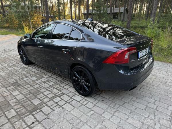 Pelēks Volvo S60 2017 Rīga, ar dzinēja tilpumu 2.00 L un nobraukumu 140 tūkst. km par 13890 €, foto 2 vietnē AUTOMOTO.COM.LV