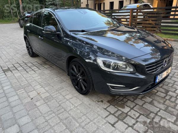 Pelēks Volvo S60 2017 Rīga, ar dzinēja tilpumu 2.00 L un nobraukumu 140 tūkst. km par 13890 €, foto 3 vietnē AUTOMOTO.COM.LV
