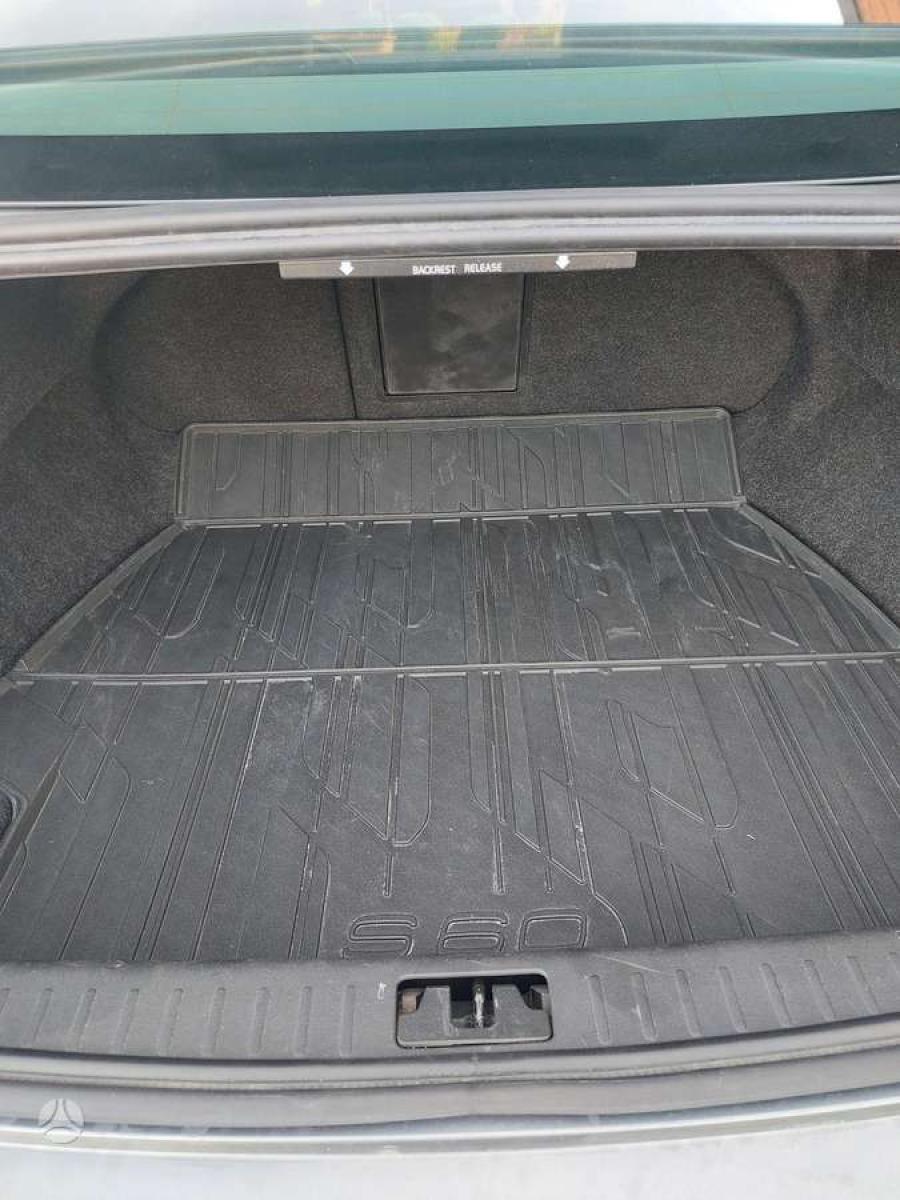 Grey Volvo S60 2017 in Klaipeda, with an engine capacity of 2.00 L and mileage of 80 thousand km for 12800 €, photo 13 on AUTOMOTO.COM.LV