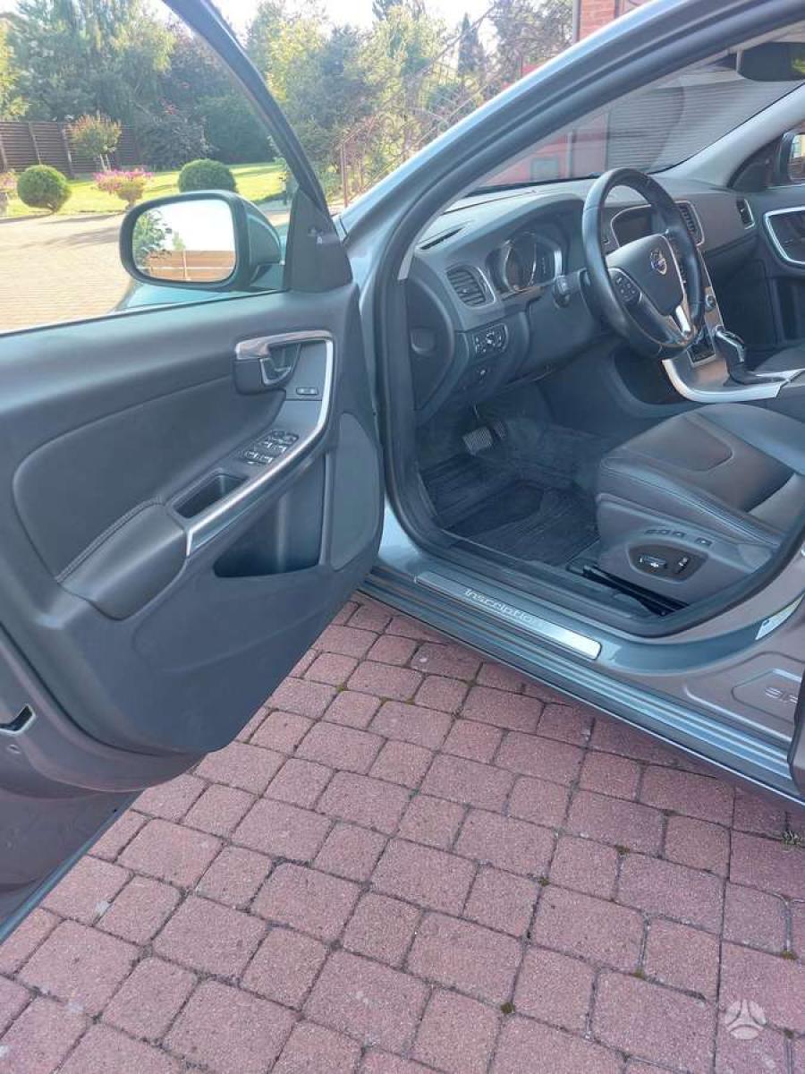 Grey Volvo S60 2017 in Klaipeda, with an engine capacity of 2.00 L and mileage of 80 thousand km for 12800 €, photo 15 on AUTOMOTO.COM.LV