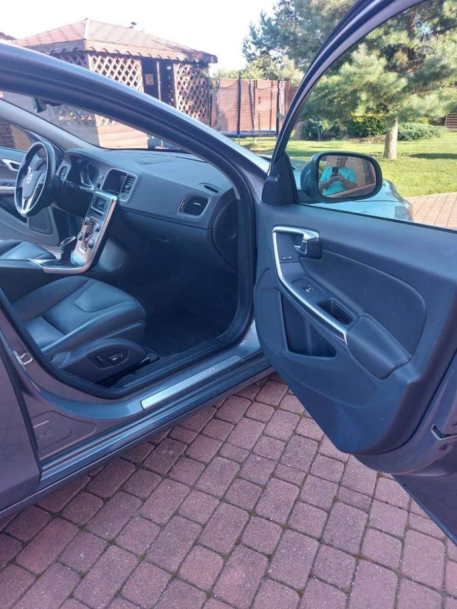 Grey Volvo S60 2017 in Klaipeda, with an engine capacity of 2.00 L and mileage of 80 thousand km for 12800 €, photo 17 on AUTOMOTO.COM.LV