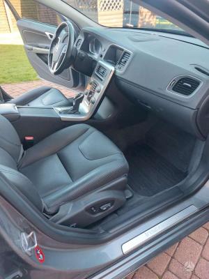 Grey Volvo S60 2017 in Klaipeda, with an engine capacity of 2.00 L and mileage of 80 thousand km for 12800 €, photo 18 on AUTOMOTO.COM.LV