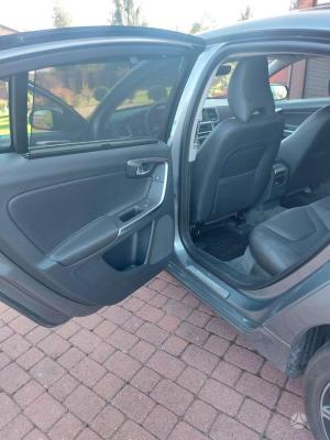 Grey Volvo S60 2017 in Klaipeda, with an engine capacity of 2.00 L and mileage of 80 thousand km for 12800 €, photo 23 on AUTOMOTO.COM.LV