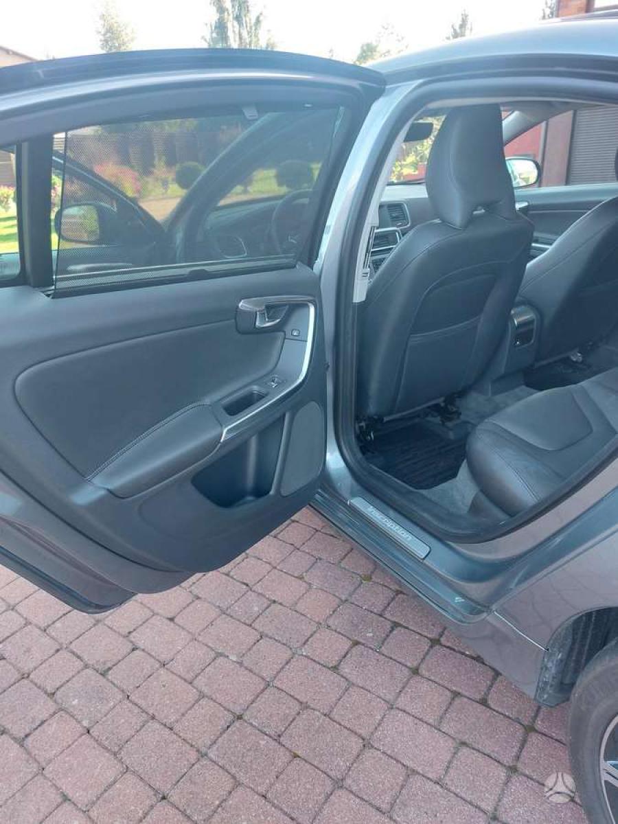 Grey Volvo S60 2017 in Klaipeda, with an engine capacity of 2.00 L and mileage of 80 thousand km for 12800 €, photo 23 on AUTOMOTO.COM.LV