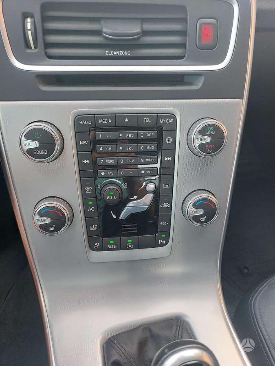 Grey Volvo S60 2017 in Klaipeda, with an engine capacity of 2.00 L and mileage of 80 thousand km for 12800 €, photo 28 on AUTOMOTO.COM.LV