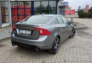 Pelēks Volvo S60 2017 Rīga, ar dzinēja tilpumu 2.00 L un nobraukumu 235 tūkst. km par 14990 €, foto 5 vietnē AUTOMOTO.COM.LV