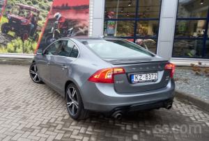 Pelēks Volvo S60 2017 Rīga, ar dzinēja tilpumu 2.00 L un nobraukumu 235 tūkst. km par 14990 €, foto 6 vietnē AUTOMOTO.COM.LV