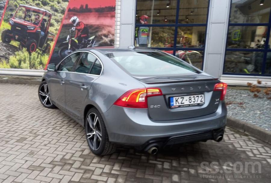 Pelēks Volvo S60 2017 Rīga, ar dzinēja tilpumu 2.00 L un nobraukumu 235 tūkst. km par 14990 €, foto 6 vietnē AUTOMOTO.COM.LV