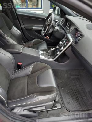 Pelēks Volvo S60 2017 Rīga, ar dzinēja tilpumu 2.00 L un nobraukumu 235 tūkst. km par 14990 €, foto 9 vietnē AUTOMOTO.COM.LV