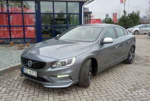 Pelēks Volvo S60 2017 Rīga, ar dzinēja tilpumu 2.00 L un nobraukumu 235 tūkst. km par 14990 €, foto  vietnē AUTOMOTO.COM.LV