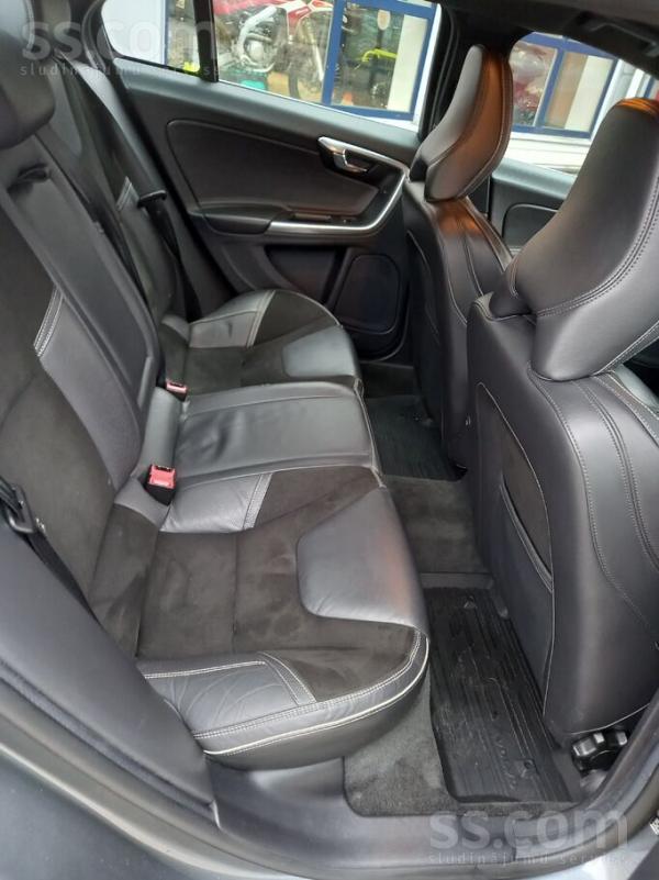 Pelēks Volvo S60 2017 Rīga, ar dzinēja tilpumu 2.00 L un nobraukumu 235 tūkst. km par 14990 €, foto 10 vietnē AUTOMOTO.COM.LV