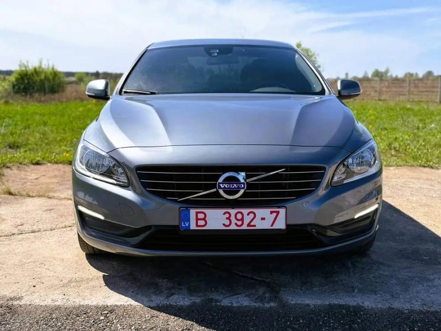 Pelēks Volvo S60 2018 Rīga, ar dzinēja tilpumu 2.00 L un nobraukumu 166 tūkst. km par 8000 €, foto 3 vietnē AUTOMOTO.COM.LV