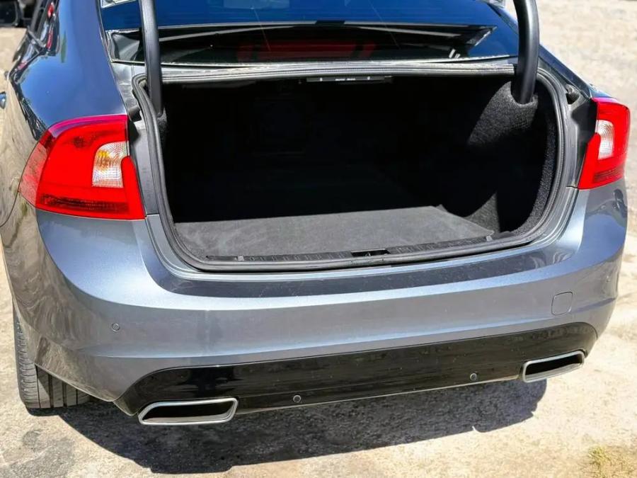 Pelēks Volvo S60 2018 Rīga, ar dzinēja tilpumu 2.00 L un nobraukumu 166 tūkst. km par 8000 €, foto 8 vietnē AUTOMOTO.COM.LV