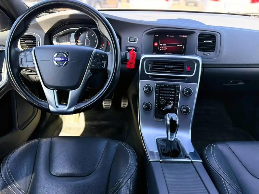 Pelēks Volvo S60 2018 Rīga, ar dzinēja tilpumu 2.00 L un nobraukumu 166 tūkst. km par 8000 €, foto 13 vietnē AUTOMOTO.COM.LV