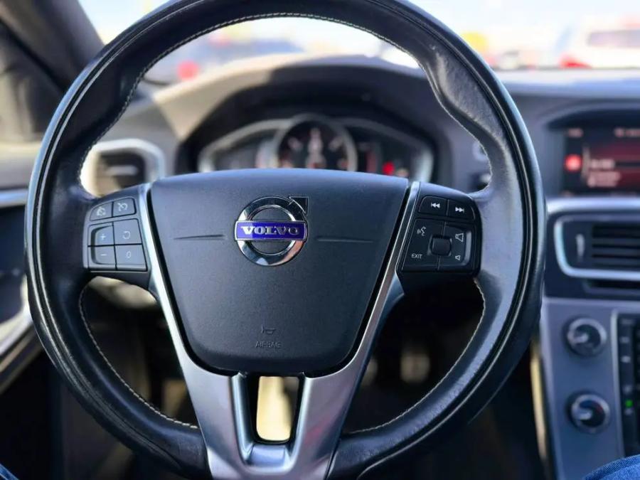 Pelēks Volvo S60 2018 Rīga, ar dzinēja tilpumu 2.00 L un nobraukumu 166 tūkst. km par 8000 €, foto 14 vietnē AUTOMOTO.COM.LV