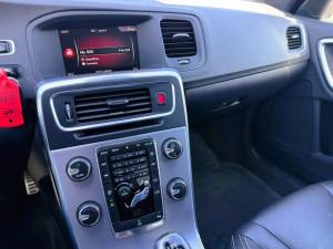 Pelēks Volvo S60 2018 Rīga, ar dzinēja tilpumu 2.00 L un nobraukumu 166 tūkst. km par 8000 €, foto 16 vietnē AUTOMOTO.COM.LV