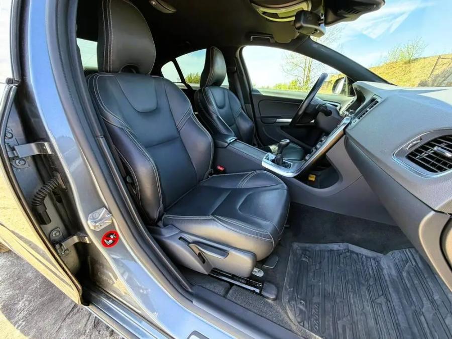 Pelēks Volvo S60 2018 Rīga, ar dzinēja tilpumu 2.00 L un nobraukumu 166 tūkst. km par 8000 €, foto 19 vietnē AUTOMOTO.COM.LV
