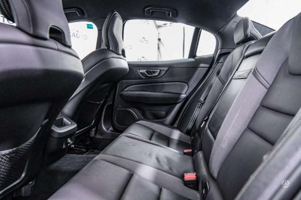 Pelēks Volvo S60 2019 Kauņa, ar dzinēja tilpumu 2.00 L un nobraukumu 251 tūkst. km par 17790 €, foto 9 vietnē AUTOMOTO.COM.LV
