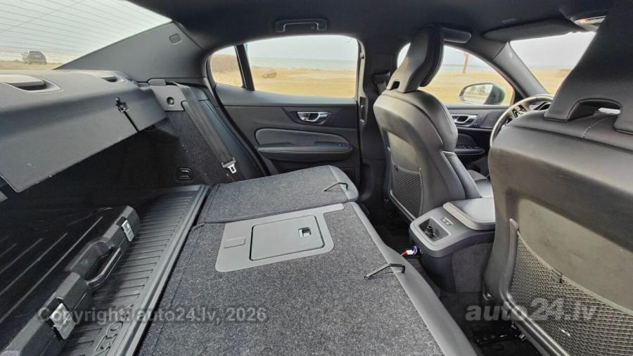 Pelēks Volvo S60 2019 Tallina, ar dzinēja tilpumu 1.97 L un nobraukumu 96 tūkst. km par 25000 €, foto 3 vietnē AUTOMOTO.COM.LV
