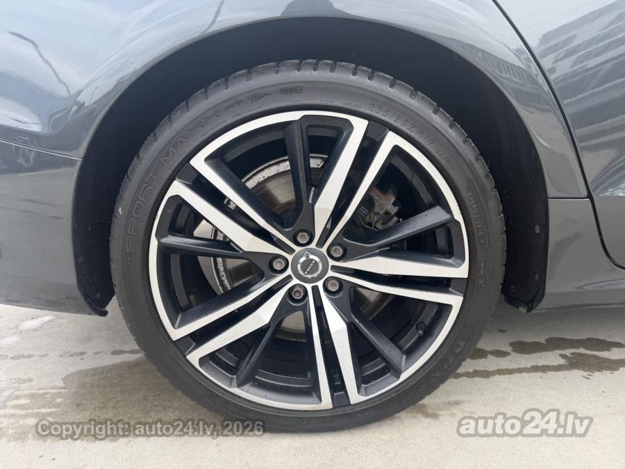 Pelēks Volvo S60 2019 Tallina, ar dzinēja tilpumu 2.00 L un nobraukumu 61 tūkst. km par 27890 €, foto 25 vietnē AUTOMOTO.COM.LV