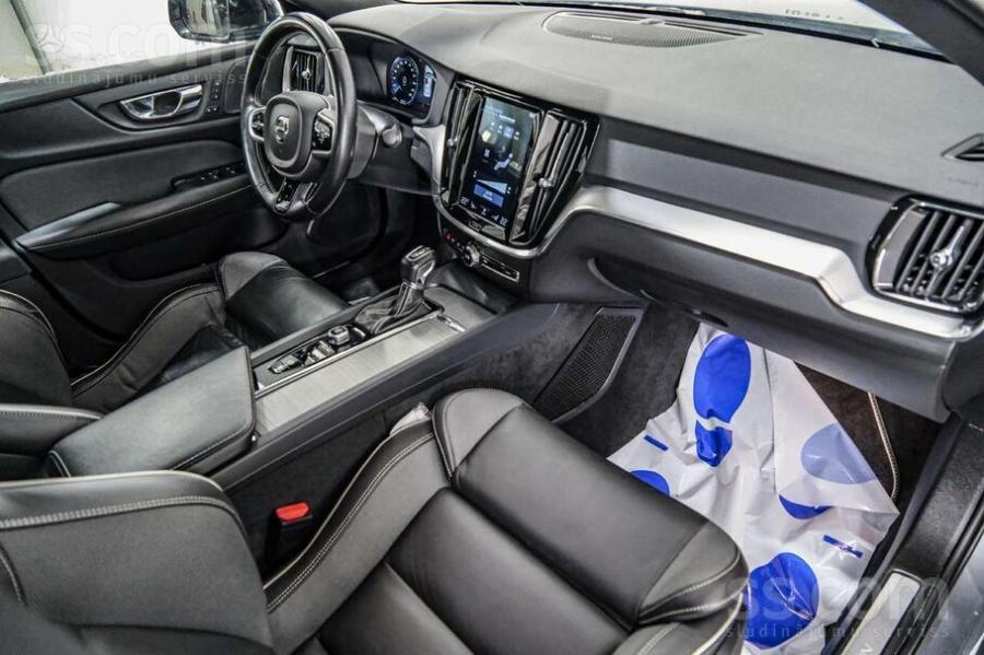 Grey Volvo S60 2019 in Riga, with an engine capacity of 2.00 L and mileage of 250 thousand km for 17790 €, photo 12 on AUTOMOTO.COM.LV