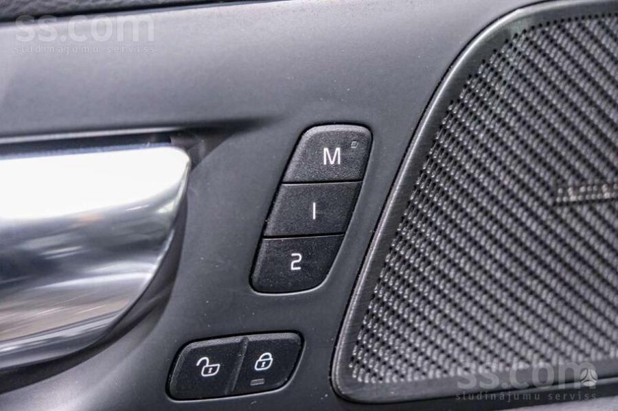 Grey Volvo S60 2019 in Riga, with an engine capacity of 2.00 L and mileage of 250 thousand km for 17790 €, photo 17 on AUTOMOTO.COM.LV