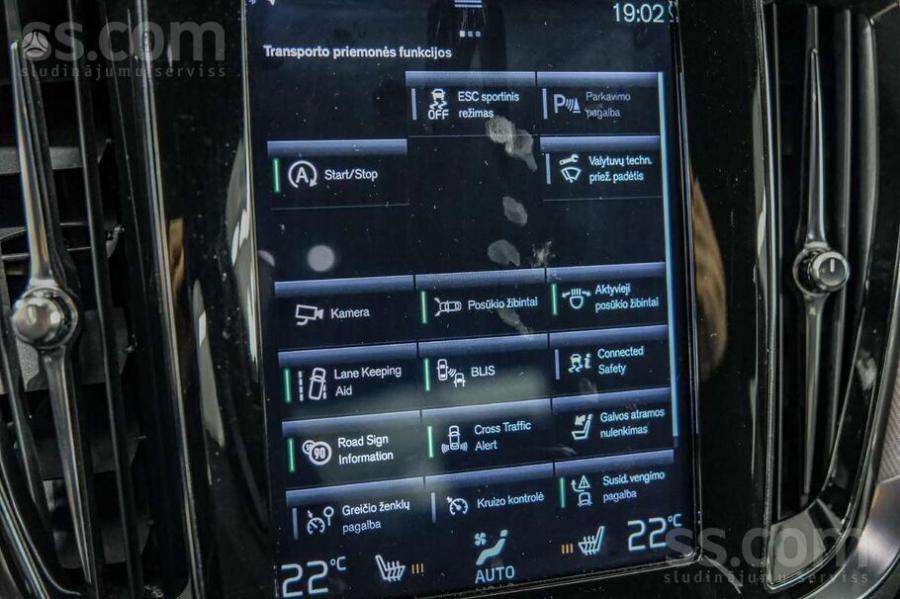 Grey Volvo S60 2019 in Riga, with an engine capacity of 2.00 L and mileage of 250 thousand km for 17790 €, photo 22 on AUTOMOTO.COM.LV