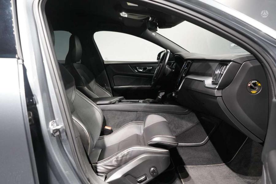 Grey Volvo S60 2019 in Vilnius, with an engine capacity of 1.97 L and mileage of 109 thousand km for 22900 €, photo 11 on AUTOMOTO.COM.LV