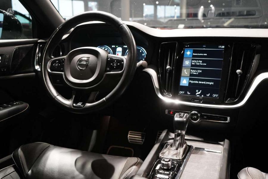 Grey Volvo S60 2019 in Vilnius, with an engine capacity of 1.97 L and mileage of 109 thousand km for 22900 €, photo 15 on AUTOMOTO.COM.LV