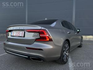 Grey Volvo S60 2020 in Riga, with an engine capacity of 2.00 L and mileage of 229 thousand km for 17490 €, photo 4 on AUTOMOTO.COM.LV